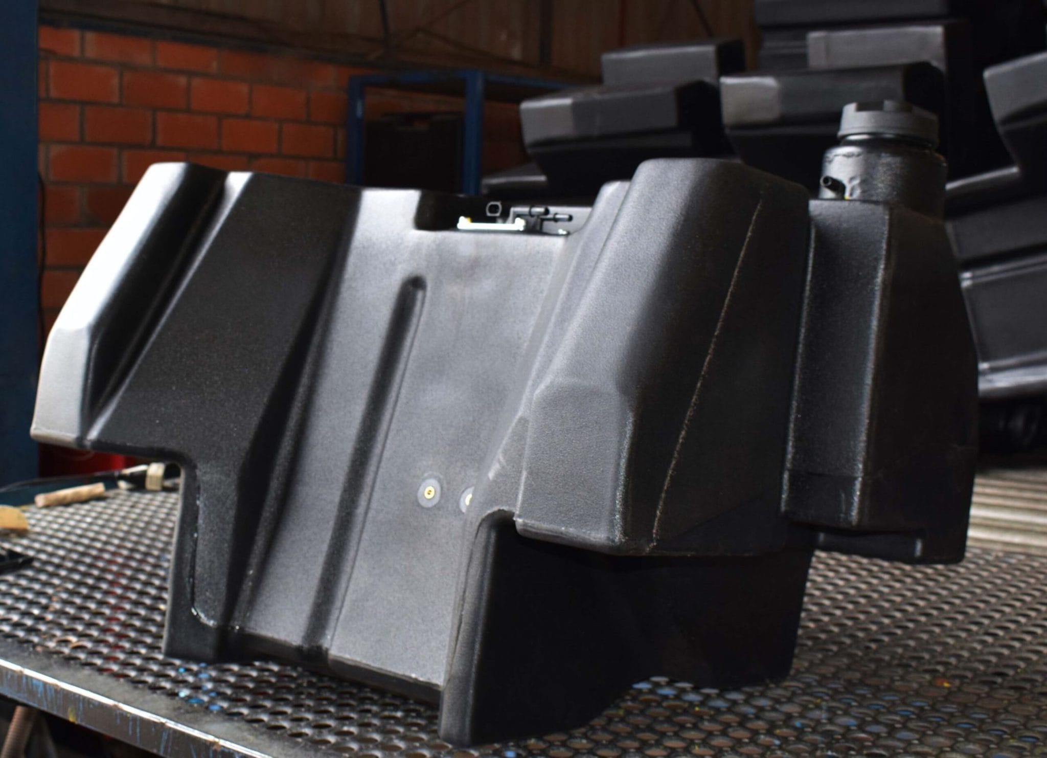 Tanques hidráulicos e de combustível rotomoldados da Rotoplastyc